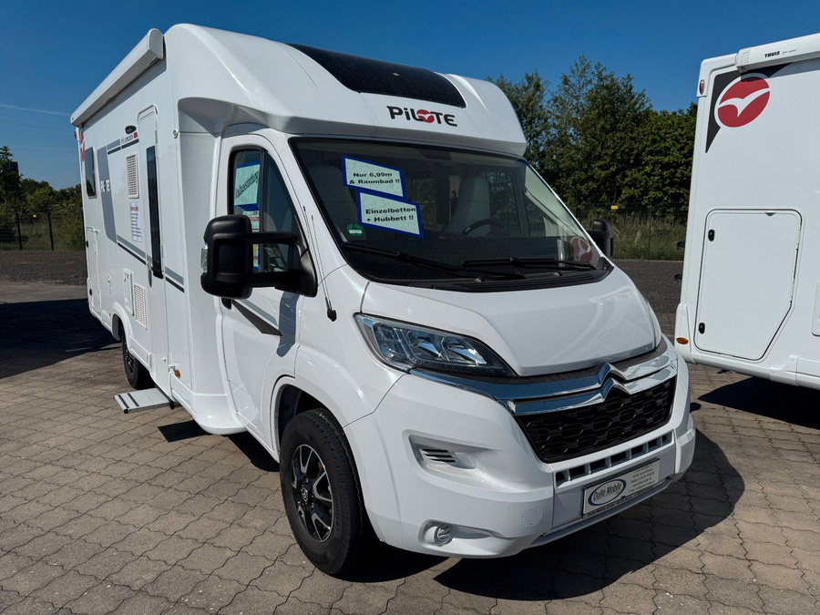 Pilote Teilintegrierter P 696 GJ * VOLLAUSSTATTUNG / EINZELBETTEN ...